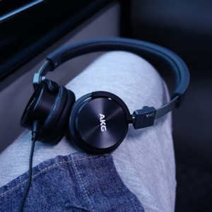 Cuffie On-Ear con microfono e comandi per telefono AKG Y40